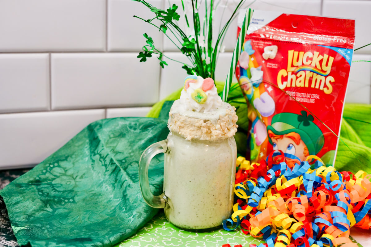 Delicious Lucky Charms Shake For St Patrick's Day